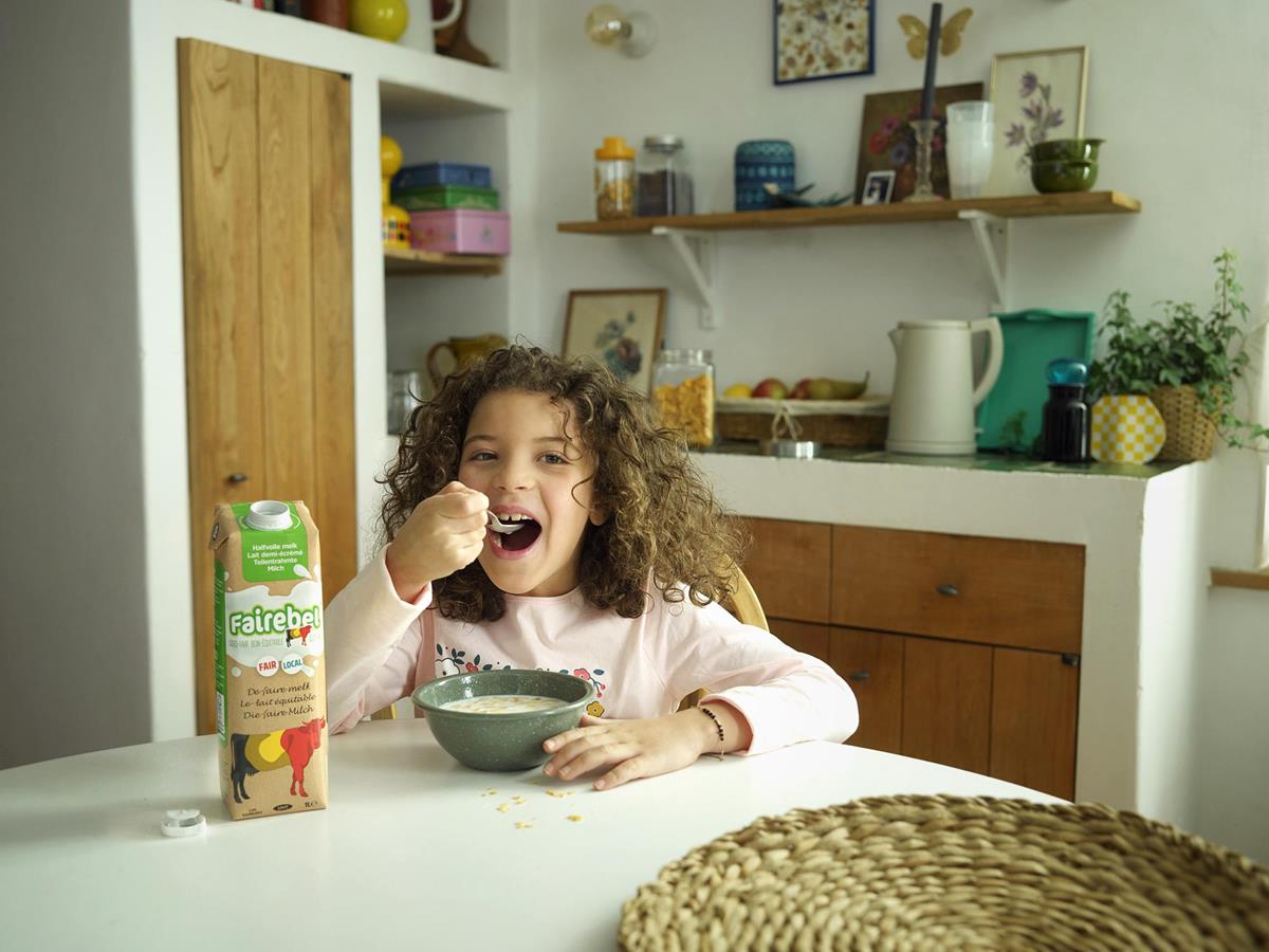 Camélia - Fier om melk te drinken die lekker smaakt - FAIREBEL